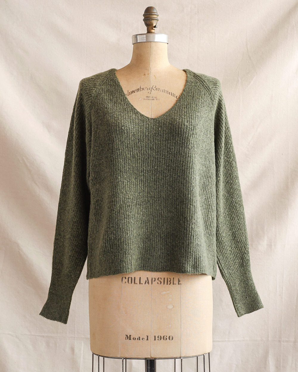 Cozy and Feminine Sweaters & Cardigans / Sweaters & Knits – Adored Vintage